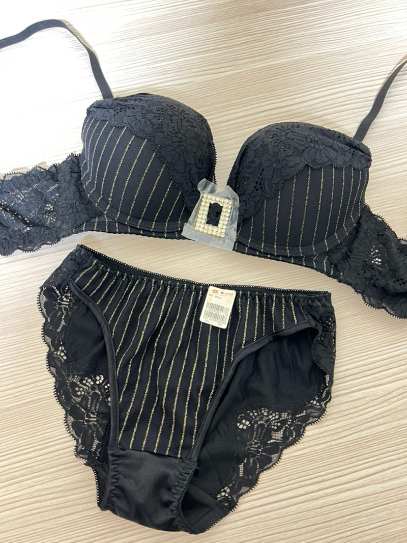 日本品牌Aimerfeel華麗歌劇美鑽性感罩杯升級款75C/D成套內衣褲 | 蝦皮購物