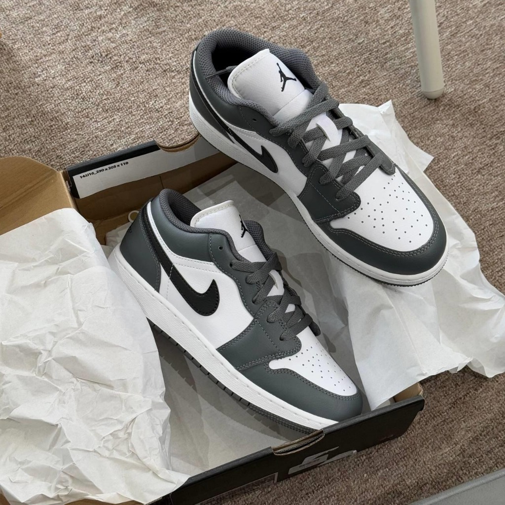 【Sharkhead】現貨 Nike Air Jordan 1 Low 鐵灰 深灰 黑勾 皮革 553560-152 | 蝦皮購物