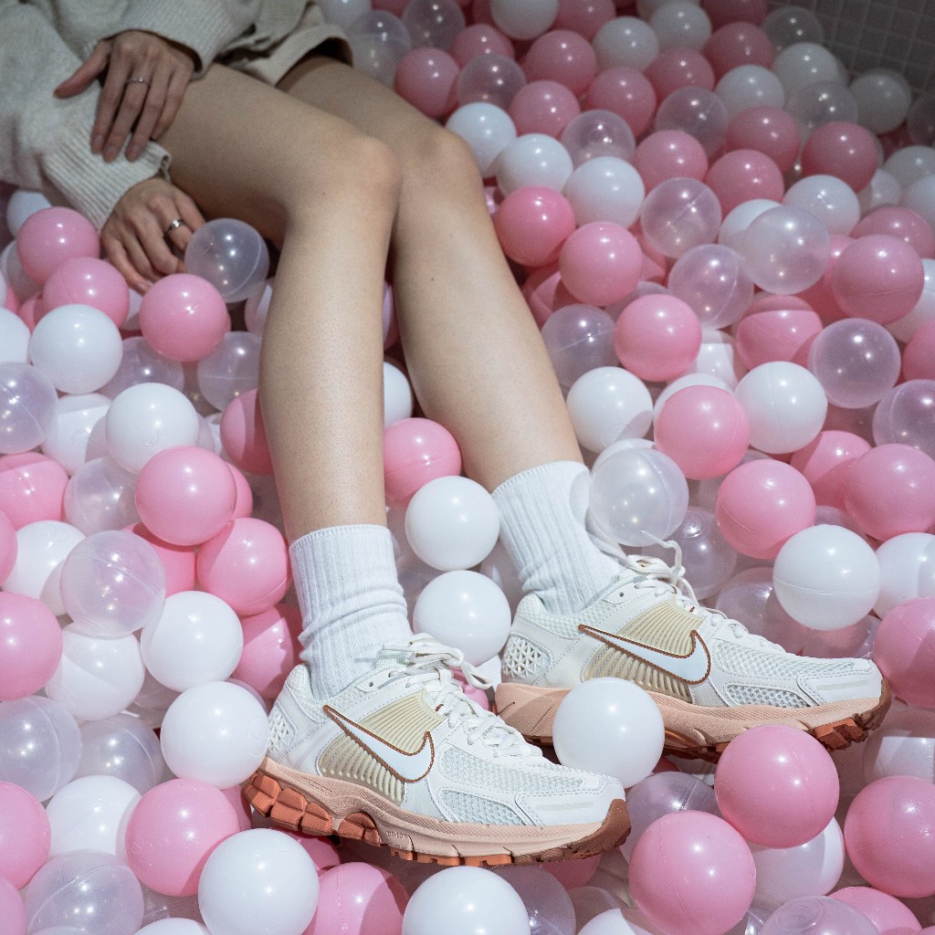 Nike W Zoom Vomero 5 FJ2028-002 女 運動休閒鞋 復古 跑鞋 緩震 舒適 米白 粉橘 | 蝦皮購物