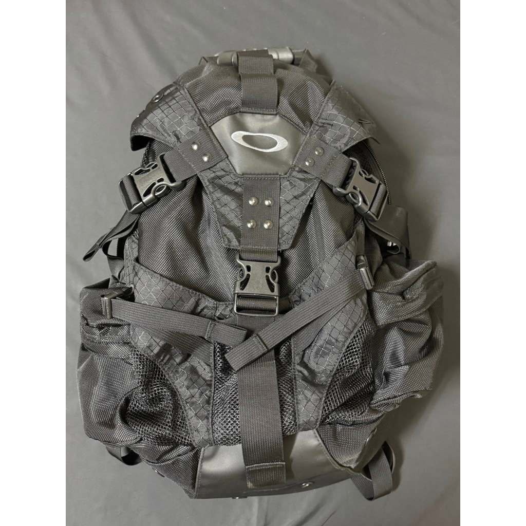 Oakley Icon 1.0 Backpack 重磅釋出 夢幻逸品 | 蝦皮購物