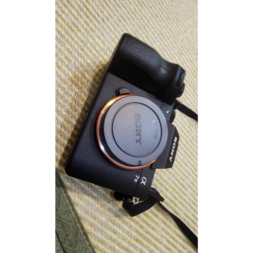 【二手極新】Sony A7 III (A73) 全片幅單眼相機，快門數低，功能正常，送防潮箱保存 | 蝦皮購物