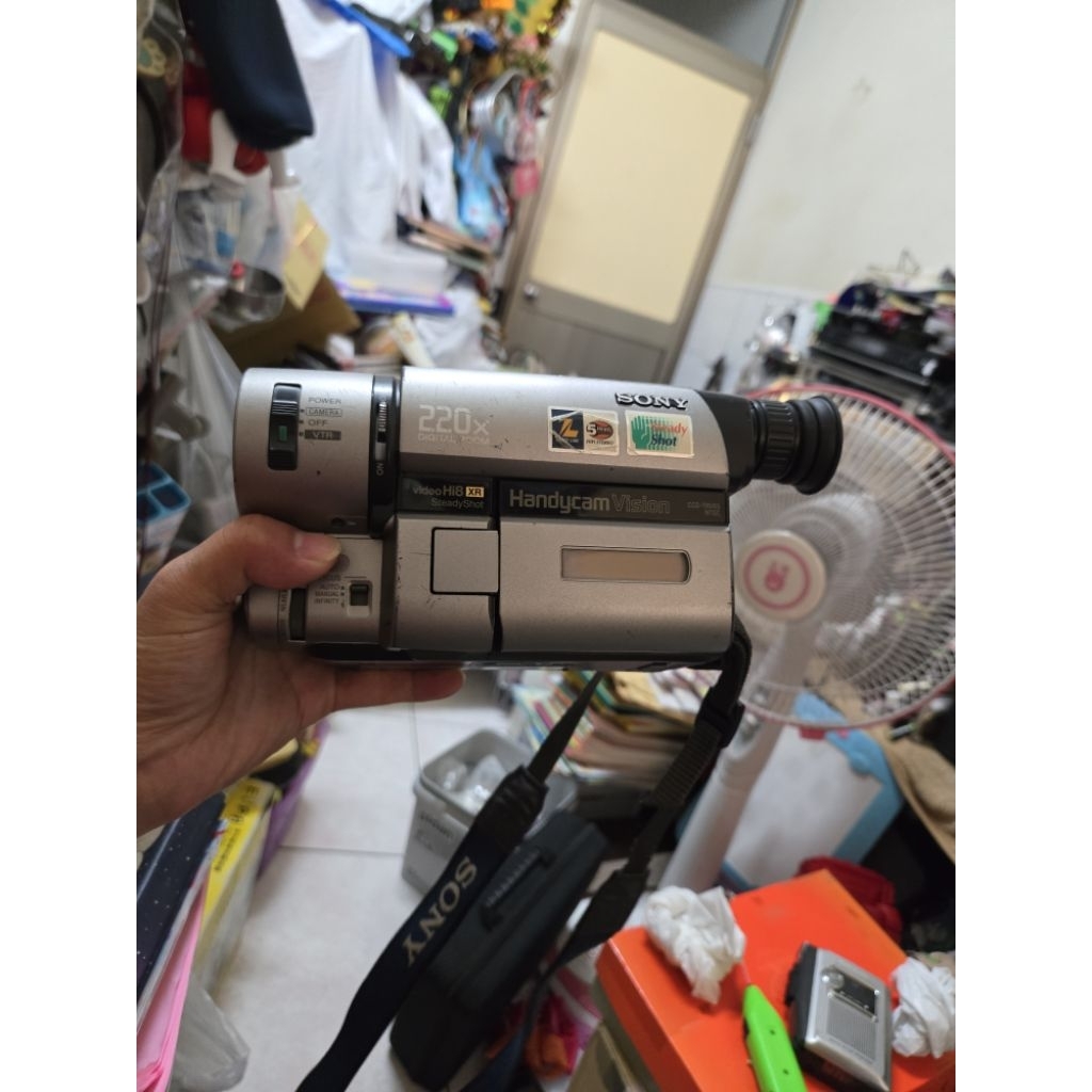 SONY CCD-TRV65 VIDEO CAMERA RECORDER(物況很好！無試機！純主機，無配件！) | 蝦皮購物