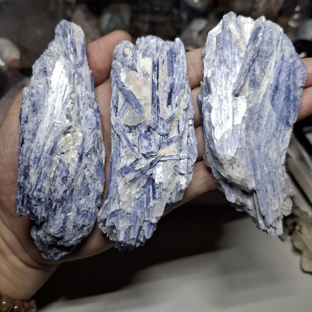 ＜Ahui手作＞* 原礦 藍晶石 白水晶 雲母 藍色 易掉屑 無加工 手握 擺件 冥想 消磁 | 蝦皮購物