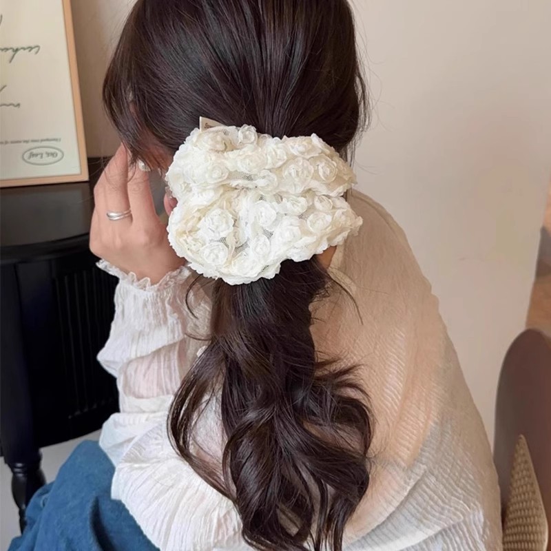【Zenya】（台灣現貨速寄）韓系高級感百搭超大花朵蕾絲大腸髮圈 | 蝦皮購物