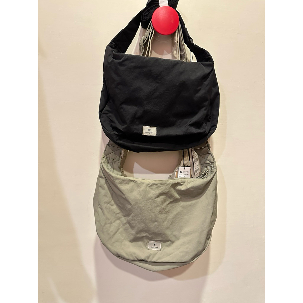 現貨 最後一個米色SNOW PEAK 肩背包 側背包 SOFTWILL⋯⋯ HOBO BAG 郵差包 | 蝦皮購物