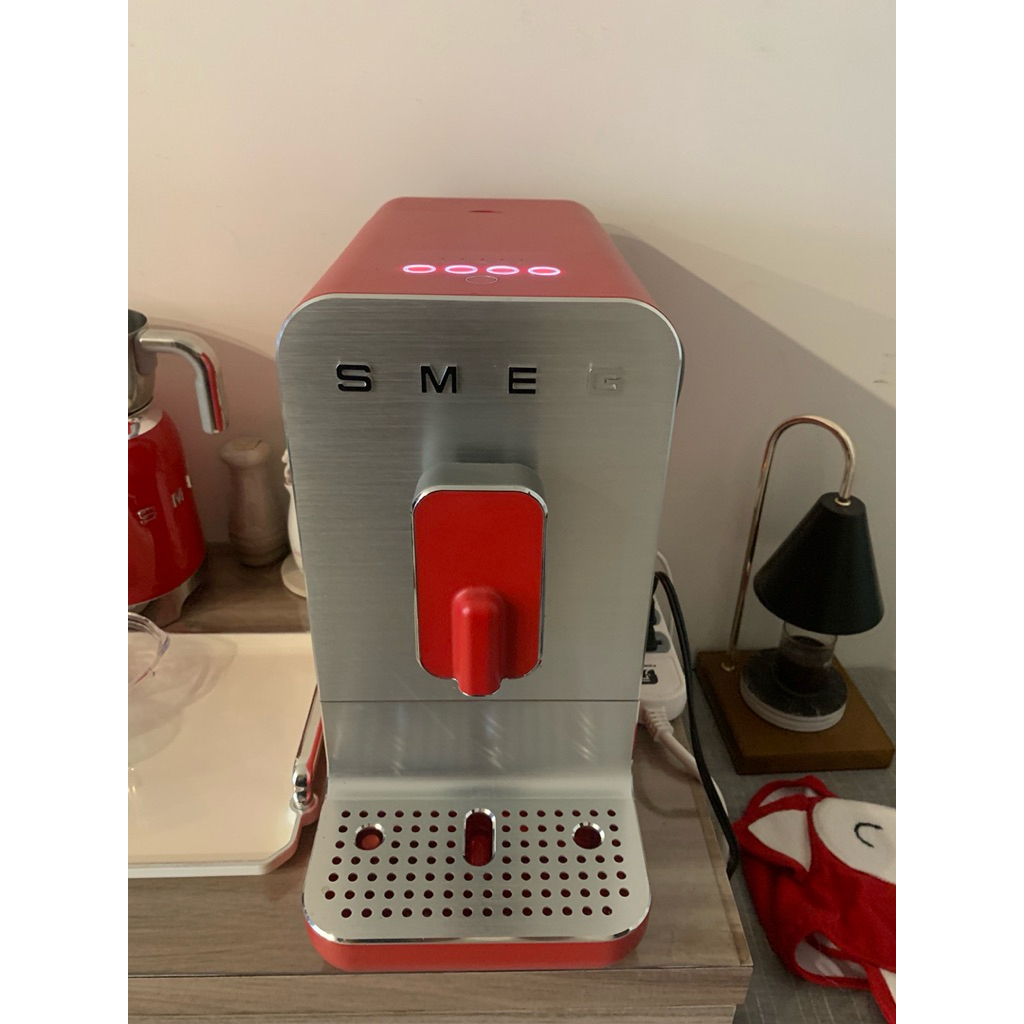 二手Smeg BCC01全自動義大利咖啡機，展示機，台灣電壓使用 | 蝦皮購物