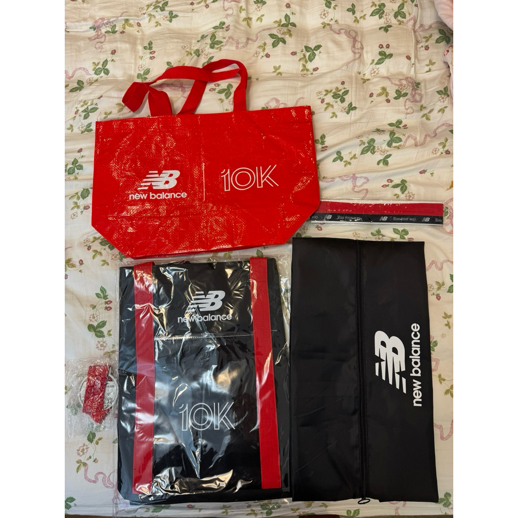 New Balance 10K 路跑 賽事衣保袋 鞋袋 髮帶 獎牌 物資袋 全部一起賣 | 蝦皮購物