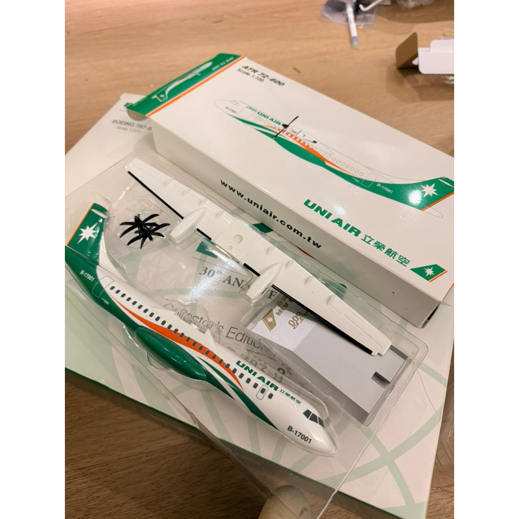 UNI AIR ATR 72-600模型 1:100 | 蝦皮購物