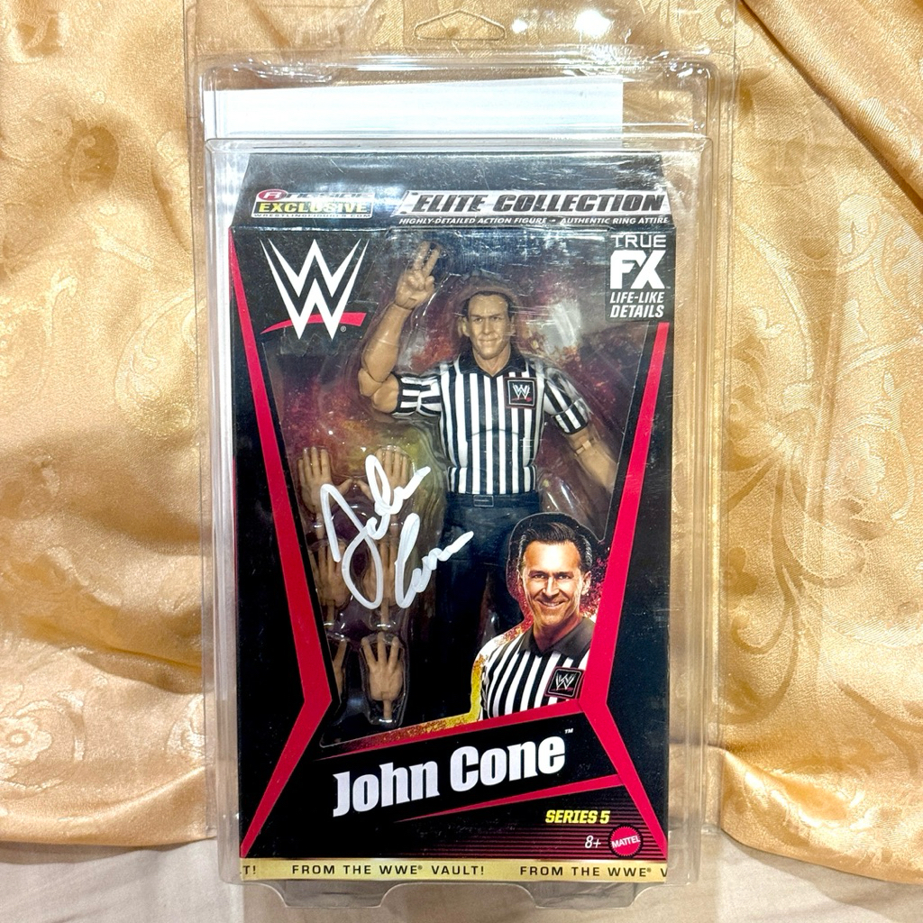 極稀有親簽版 只有一組 Ringside限定 WWE 摔角人偶 John Cone 裁判 親筆簽名 含保護殼&公司證明 | 蝦皮購物