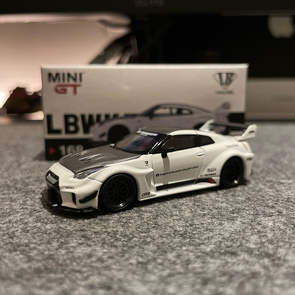 全新 Mini GT 168 Nissan GT-R LBWK R35 白色碳蓋 1/64 GTR | 蝦皮購物