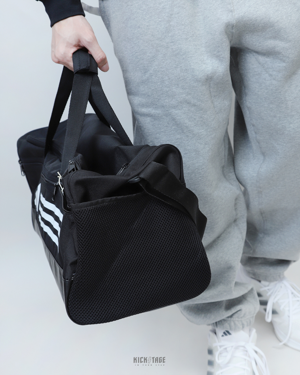 ADIDAS TR DUFFLE 黑色 三線 運動 健身包 行李袋 旅行袋 S號【HT4749】M號【HT4747】 | 蝦皮購物