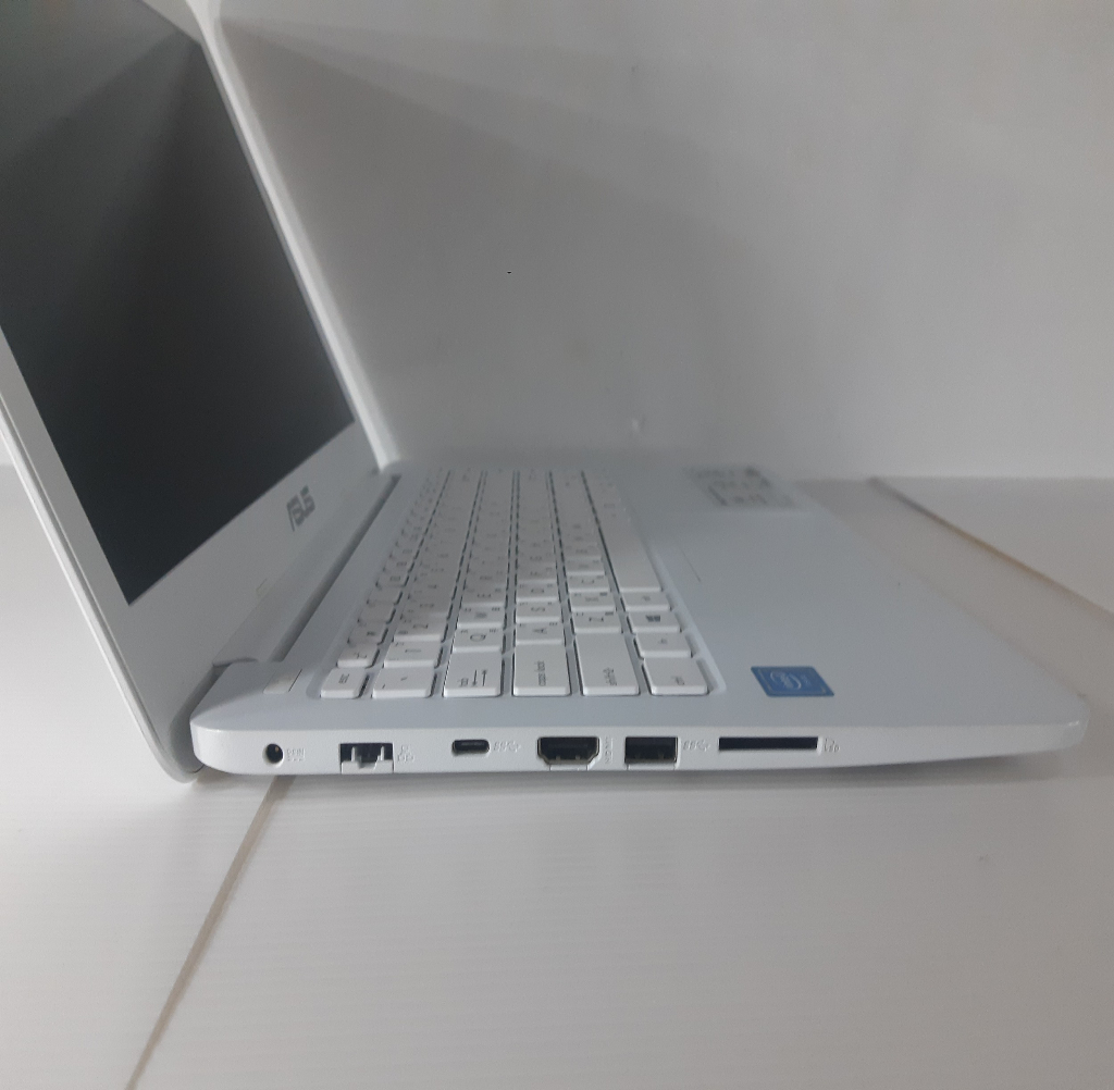 華碩ASUS VivoBook E402NA 14吋 天使白 N3450/4G/120G SSD 四核輕薄文書筆電 | 蝦皮購物