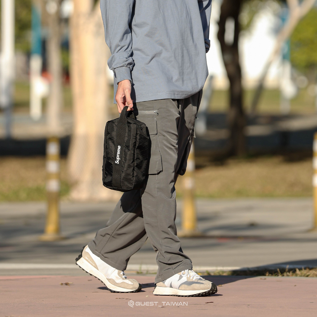 【QUEST】現貨 SUPREME FW18 45TH UTILITY BAG 秋冬 透明 小包 手拿包 化妝包 黑色 | 蝦皮購物