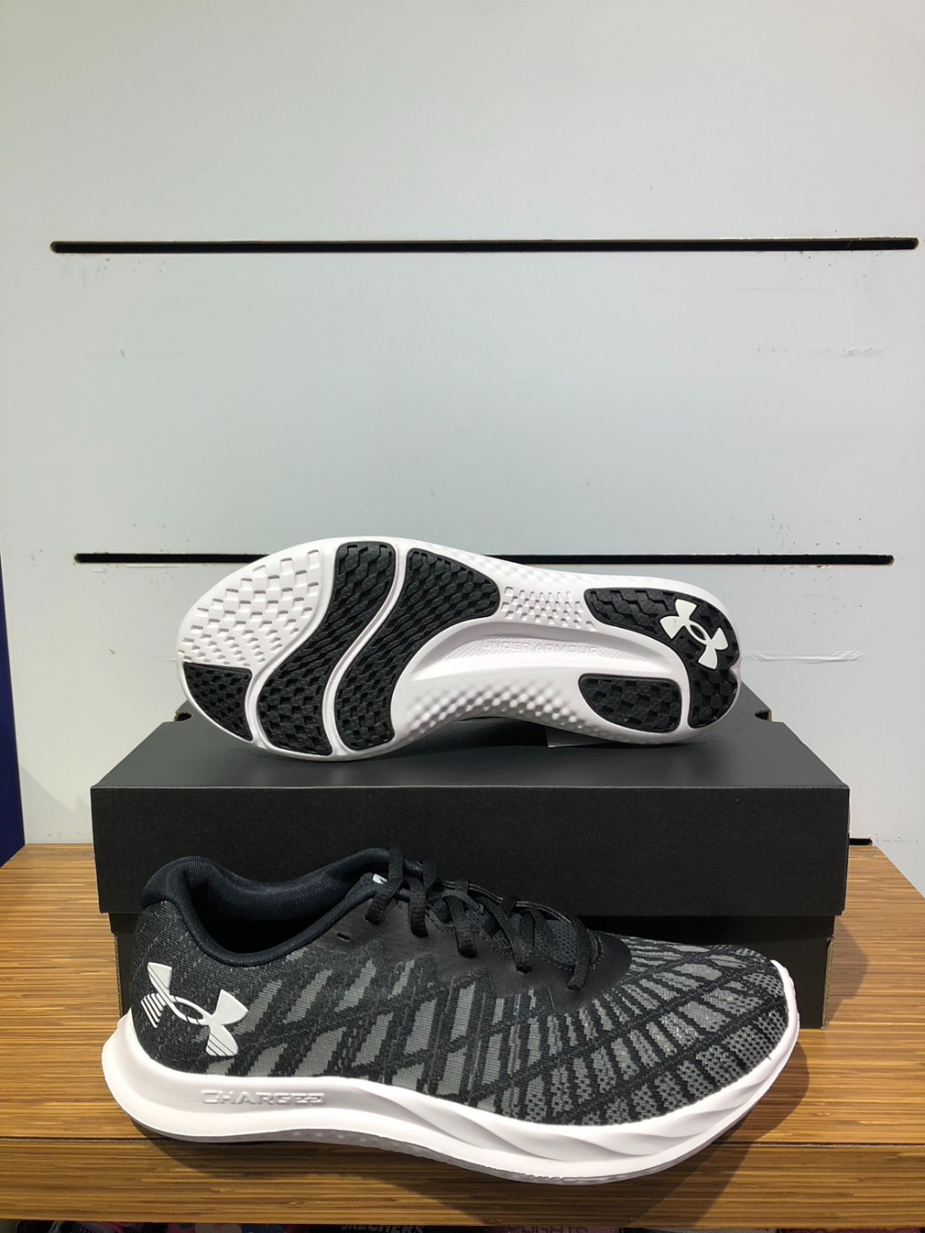 【Under Armour】UA 男款 Charged Breeze 2慢跑鞋3026135-001黑白色 | 蝦皮購物