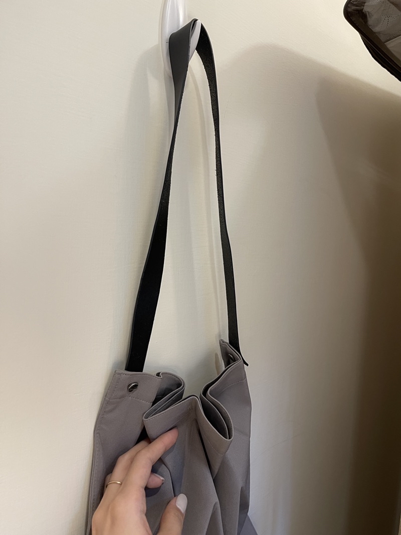 PAVI STUDIO 100%泰國直送設計摺疊肩背包 平價版三宅一生 迷霧灰 限定印花藍 深裸色 | 蝦皮購物