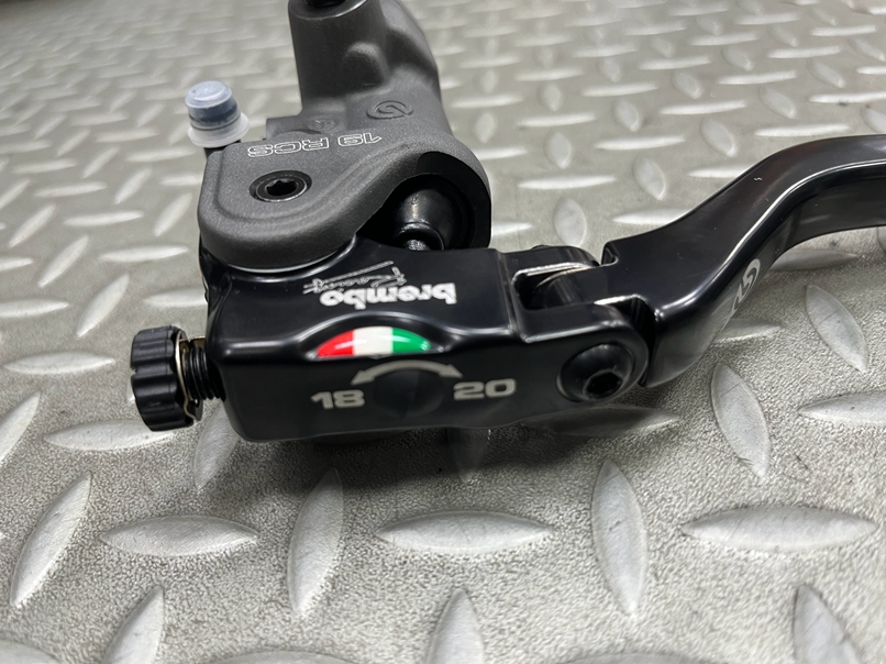 DIY本舖 BREMBO RCS 19 RCS19 左邊 直推式上泵 總泵 直推主缸 離合器主缸 總幫 全配 | 蝦皮購物