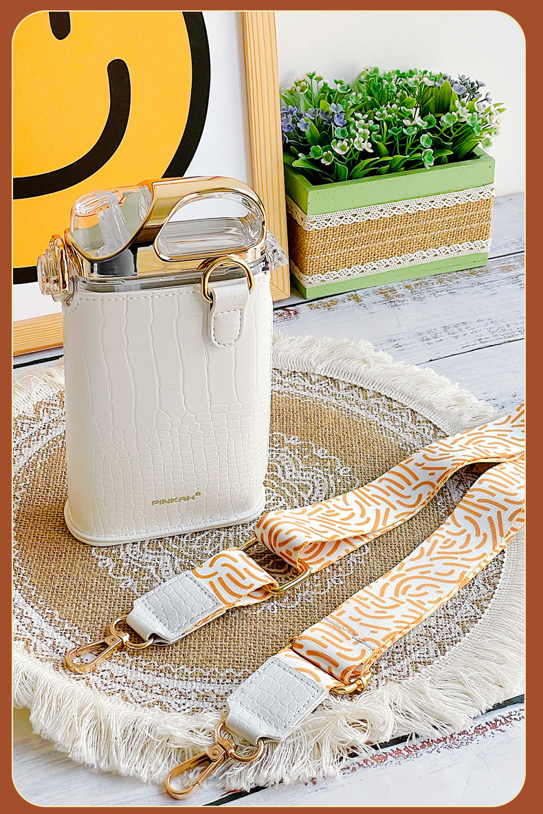 背帶水壺380ml斜挎水壶tritan水瓶 ins風高颜值 冷水壺PU皮套白色水壺杯套隨行杯 ins風高級感吸管杯 | 蝦皮購物