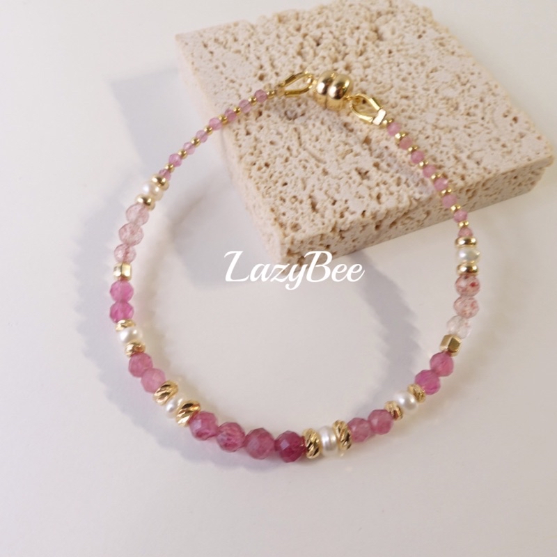 LazyBee 《原創手作》愛與勇氣｜天然石與珍珠系列｜玫瑰粉碧璽&草莓晶&天然珍珠｜#人緣#桃花#旺夫｜磁扣原石手鏈 | 蝦皮購物