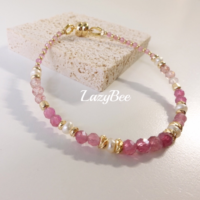 LazyBee 《原創手作》愛與勇氣｜天然石與珍珠系列｜玫瑰粉碧璽&草莓晶&天然珍珠｜#人緣#桃花#旺夫｜磁扣原石手鏈 | 蝦皮購物