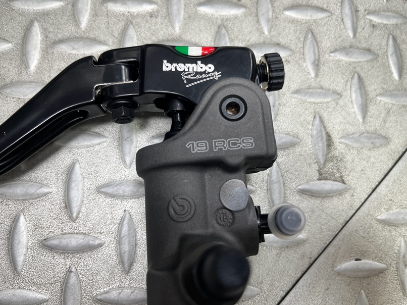 DIY本舖 BREMBO RCS 19 RCS19 左邊 直推式上泵 總泵 直推主缸 離合器主缸 總幫 全配 | 蝦皮購物