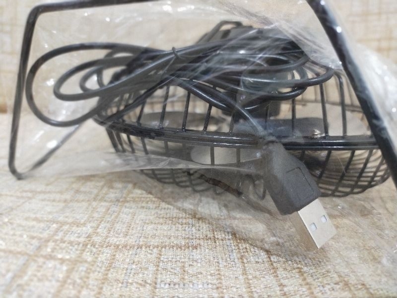 (全新現貨)CXIN 宸欣國際 USB 黑鐵殼風扇 6吋 桌扇 風力強勁 風扇 涼風扇 工業桌扇 | 蝦皮購物