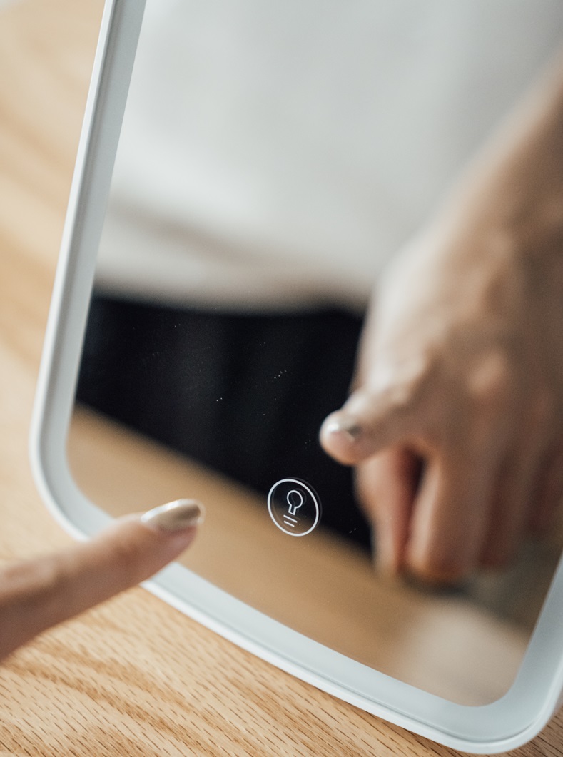 RICHOME 福利品 MR-148 麗芙LED桌上鏡 化粧 鏡子 桌鏡 立鏡 梳妝台 桌上鏡 LED 充電 攜帶型 | 蝦皮購物