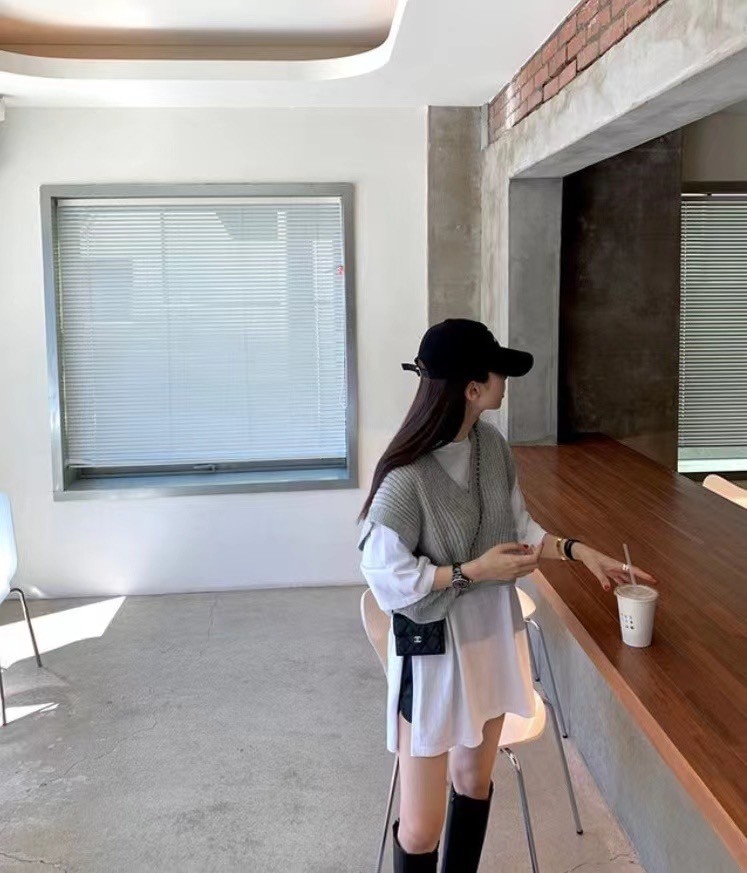 Waroom|高雄現貨秒出 不退流行素面寬鬆圓領短袖T恤|女裝|純棉上衣|中長版|下身失蹤|配毛衣|素T|開叉上衣501 | 蝦皮購物