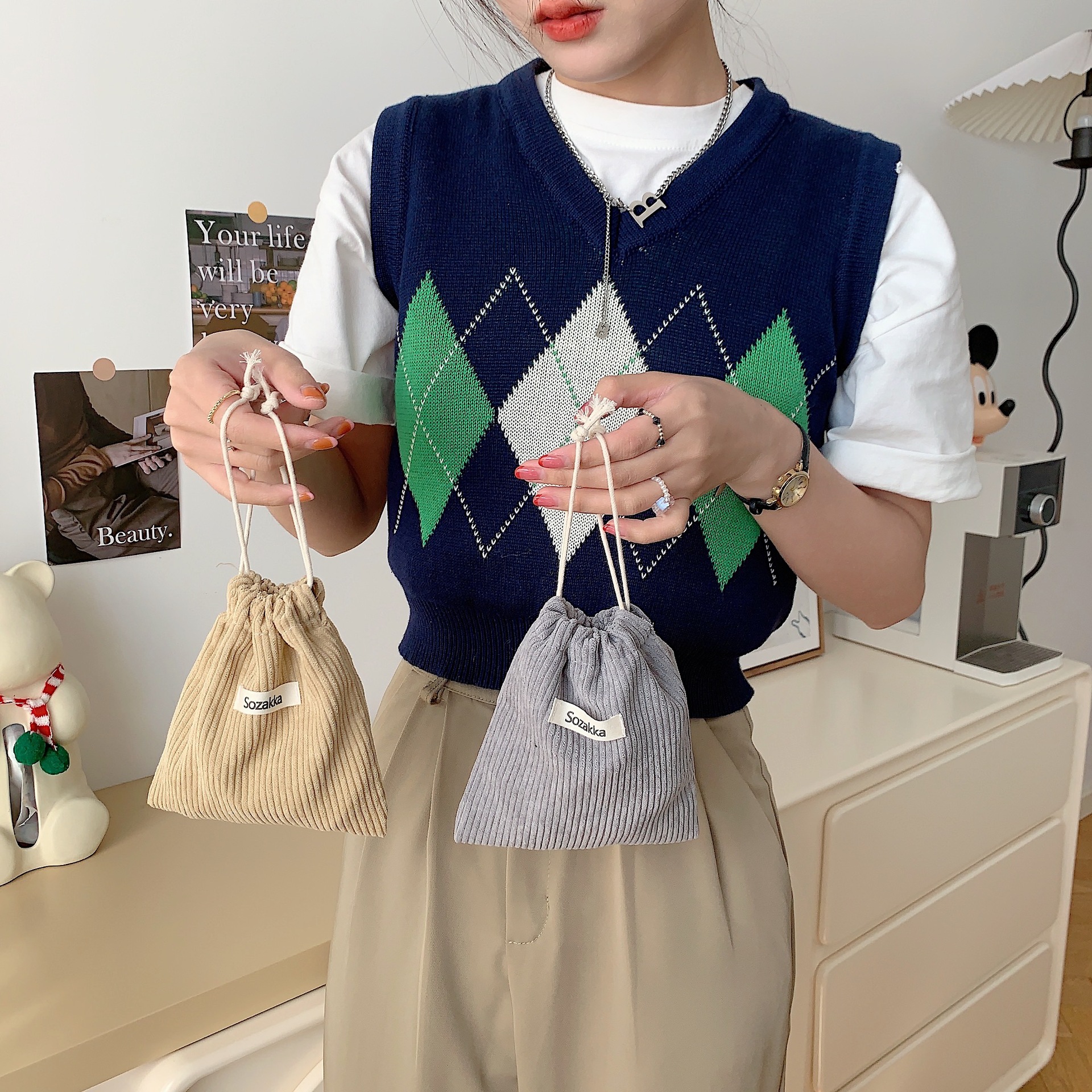 Suke.co 台灣現貨 韓系 ins 純色燈芯絨 織嘜 收納袋 抽繩 束口 化妝包 隨身型 旅行簡易化妝包 | 蝦皮購物