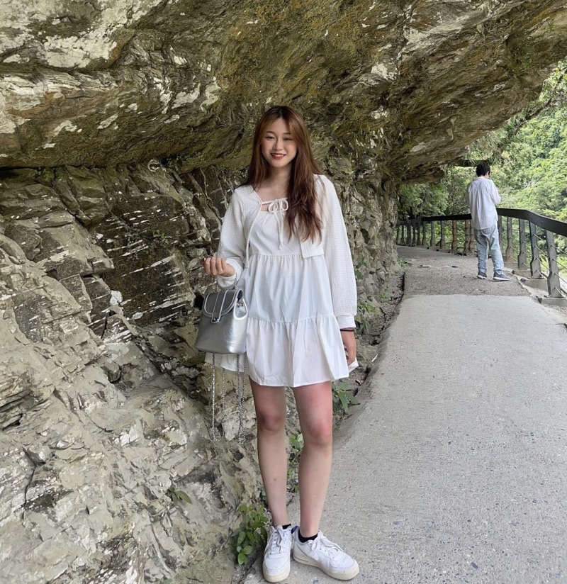 Muun Studio （現貨馬上出）快速24hr出貨🚚超熱賣🔥韓版夏季浪漫綁帶蛋糕洋裝（白色已改版！不透有內襯不加價） | 蝦皮購物