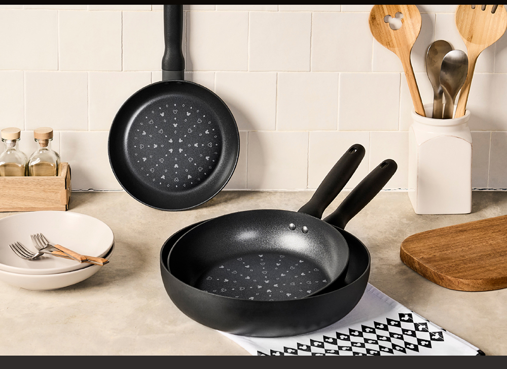 美亞｜迪士尼經典黑白系列陶瓷不沾鍋平底鍋24cm / 28cm (IH/電磁爐適用) | 蝦皮購物