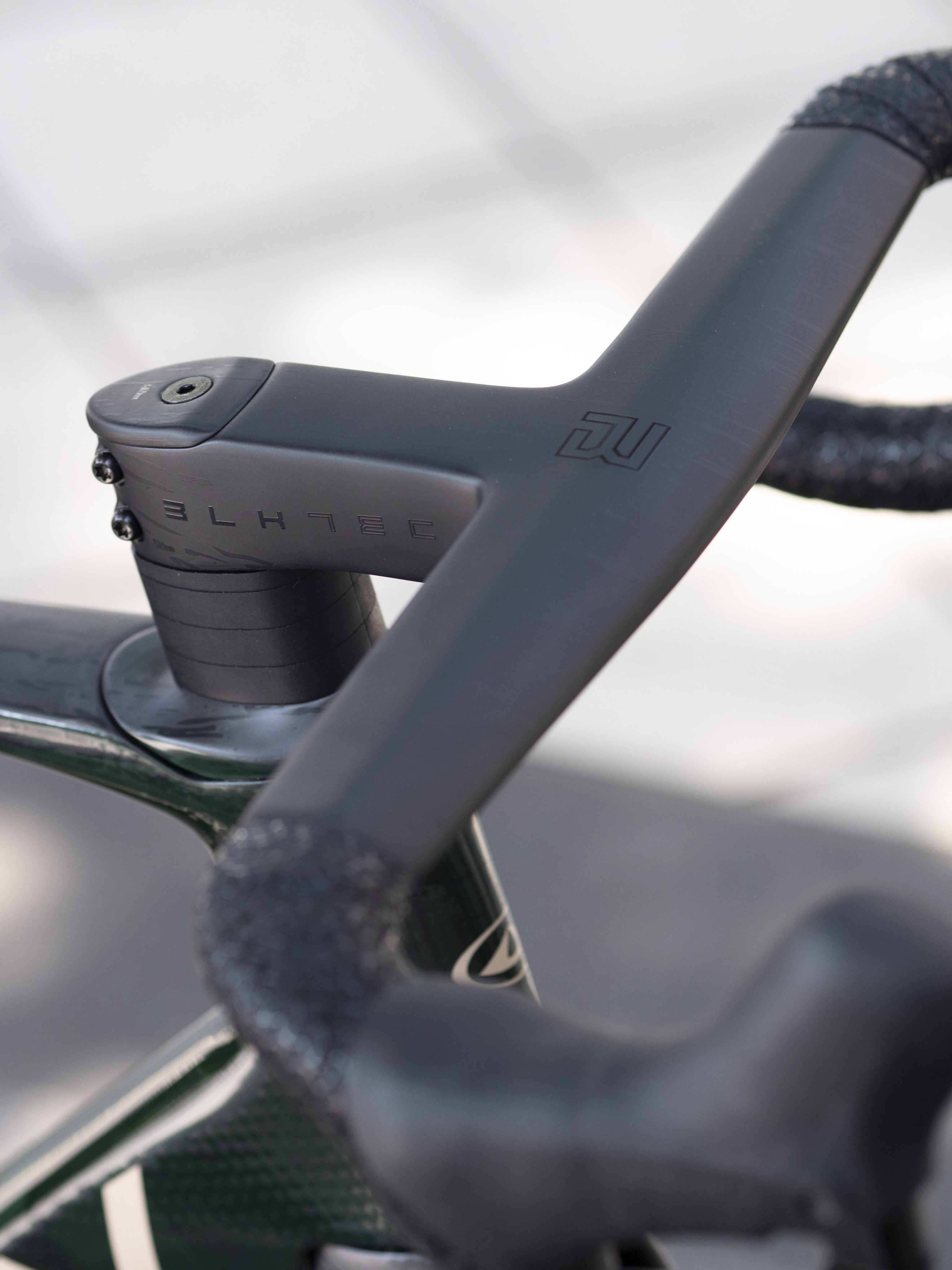 TRIGON AR01碟煞公路車 車架與成車 輕量化碳纖維 空力 爬坡兼備 重6.8kg起 > BIKEfun拜訪單車 | 蝦皮購物