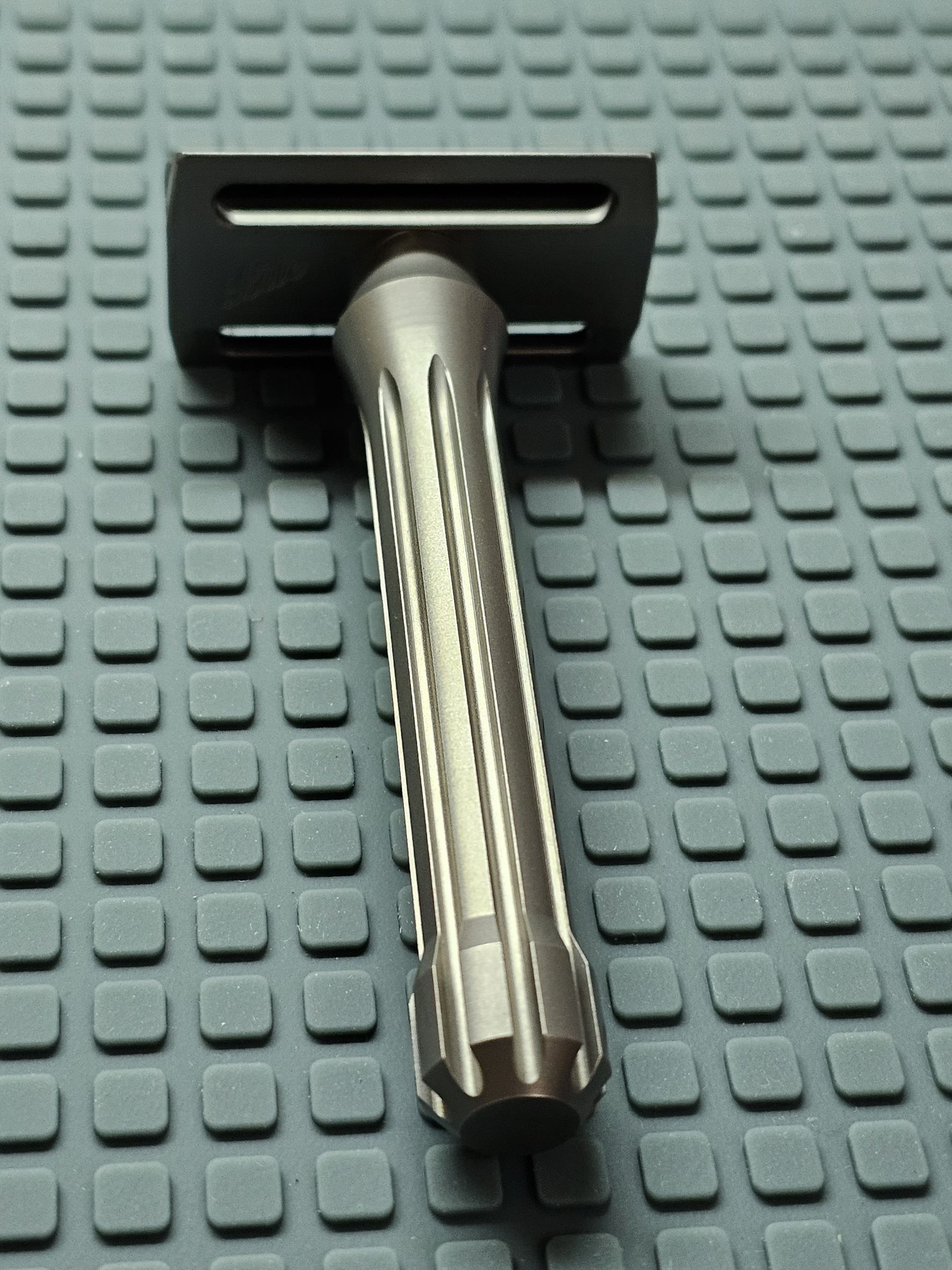 Blackland Blackbird Lite Titanium DE Safety Razor 鈦 刮鬍刀 | 蝦皮購物