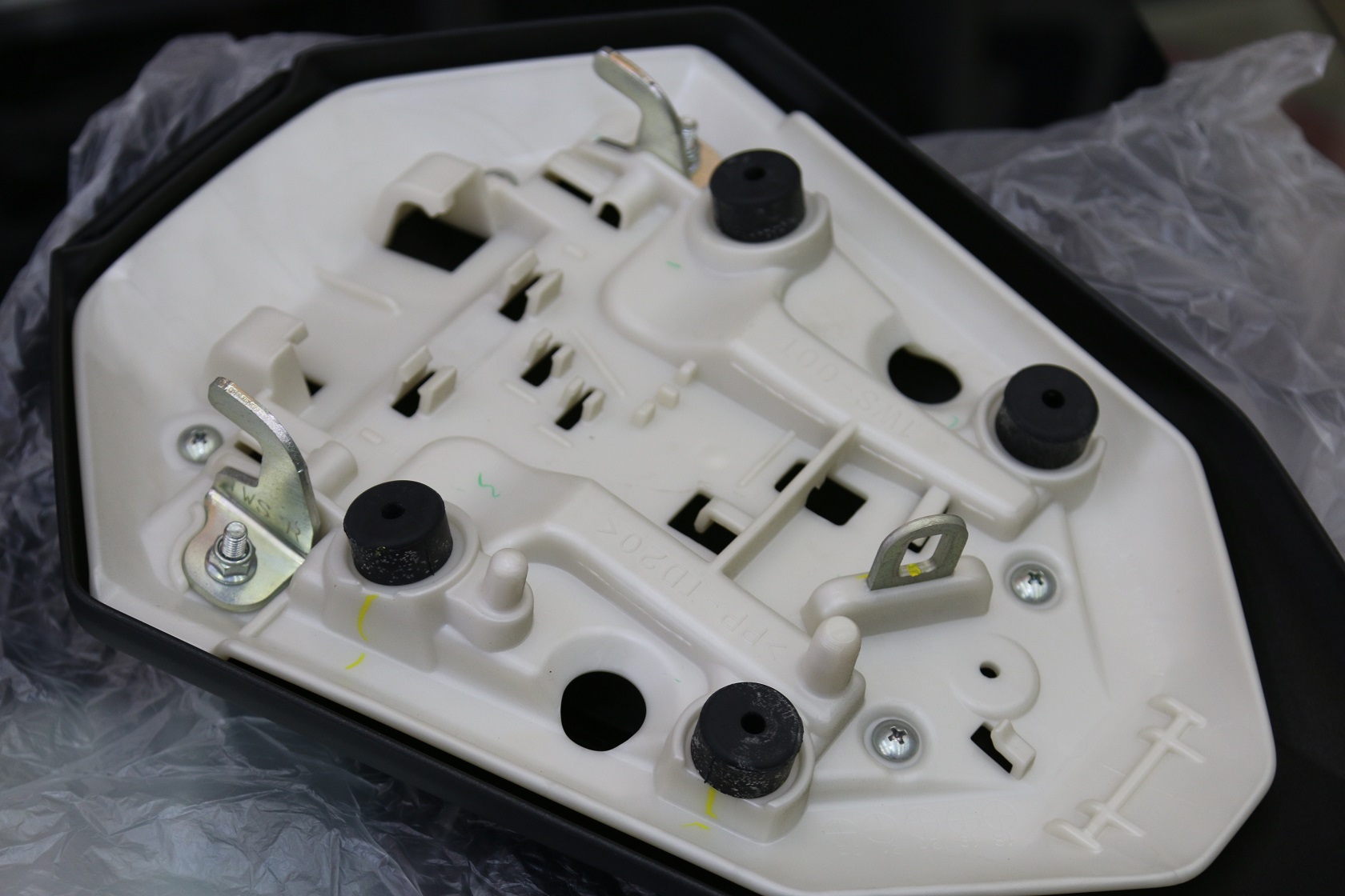 YAMAHA MT-07 原廠精品 1WS-247F0-10 單座蓋 | 蝦皮購物