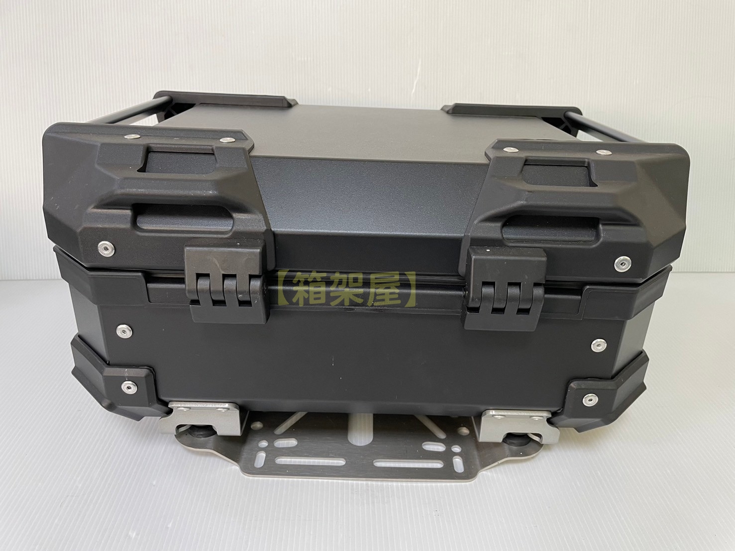 【新北新莊箱架屋】附白鐵底板 途者 TUZHE 鋁箱 23L 後箱 鋁合金後箱 機車行李箱 鋁箱 附不鏽鋼底板 附內襯 | 蝦皮購物