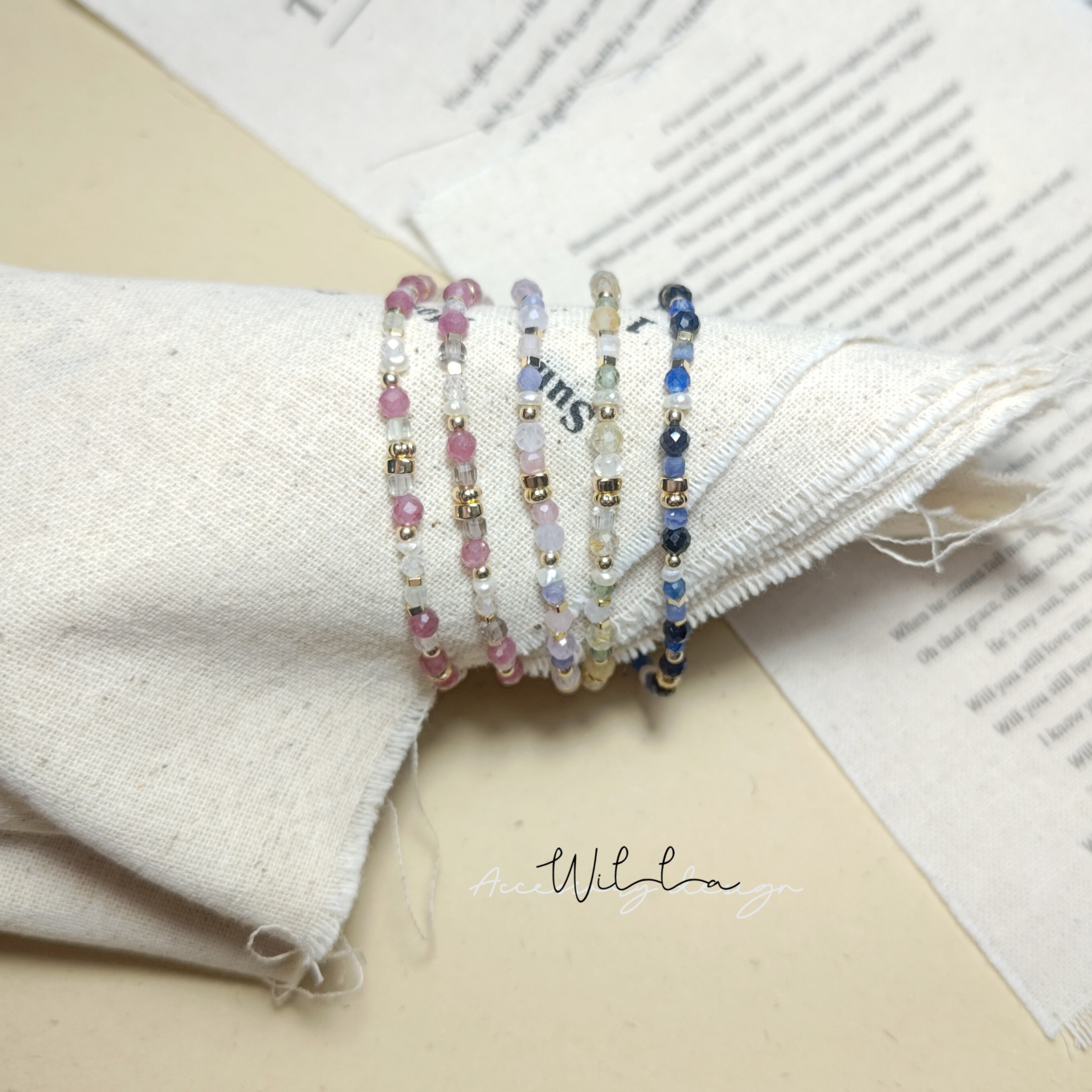 ≡Willa≡金髮晶 綠磷灰石 白月光石 14k包金 彈性款手鍊 輕珠寶水晶手鍊 財富之石 提高財運、工作運 表達能力 | 蝦皮購物