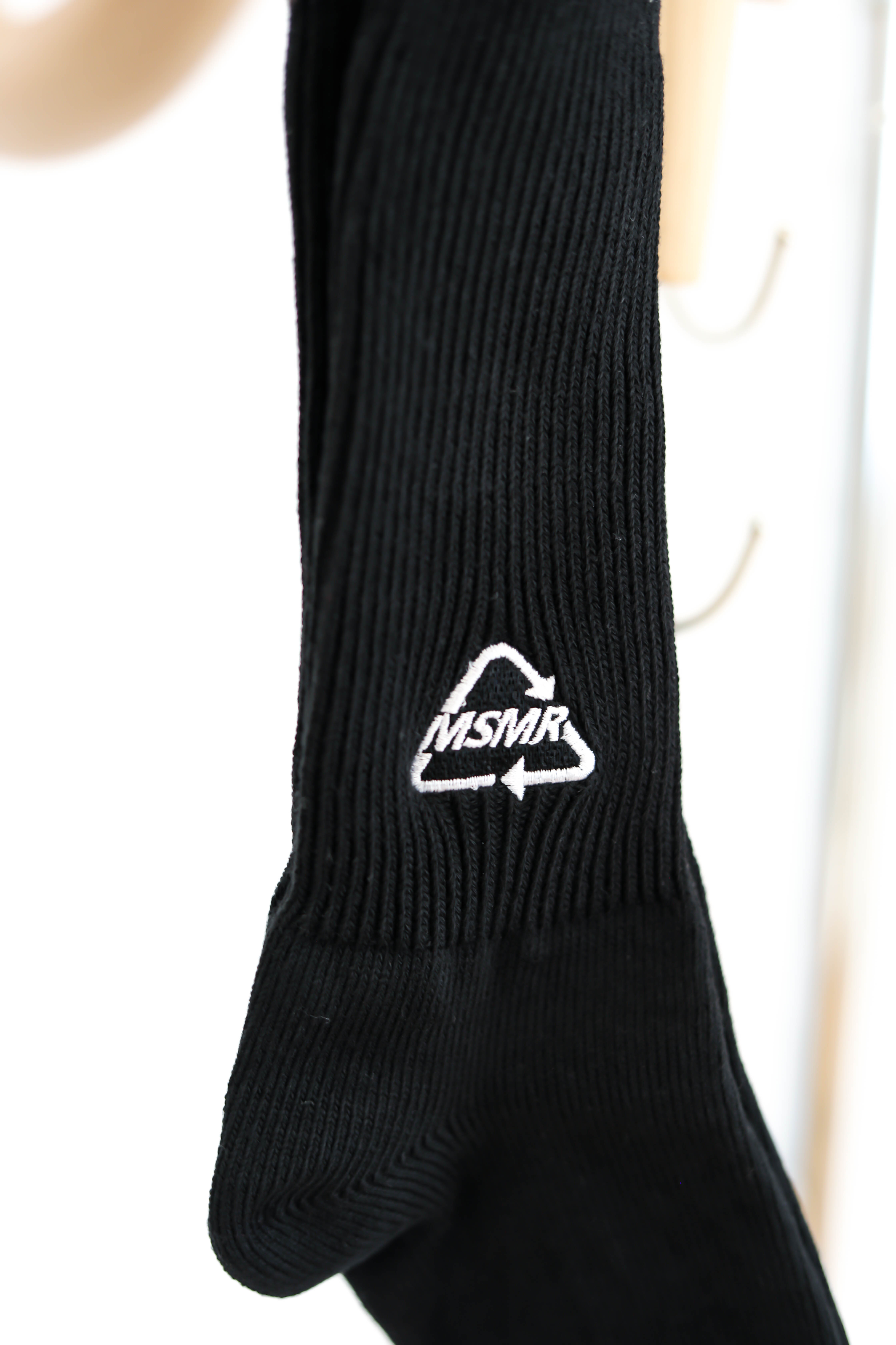 韓國代購｜現貨 | MSMR｜Knit Triangle Logo Socks Black | 蝦皮購物