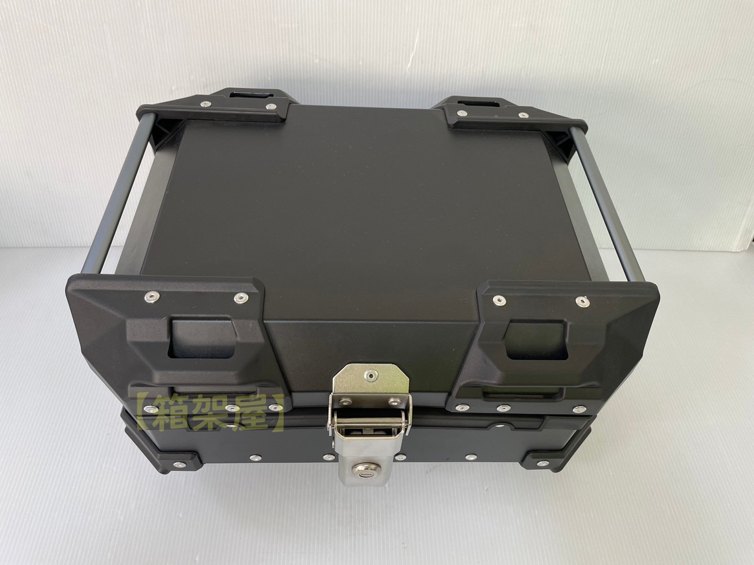 【新北新莊箱架屋】附白鐵底板 途者 TUZHE 鋁箱 23L 後箱 鋁合金後箱 機車行李箱 鋁箱 附不鏽鋼底板 附內襯 | 蝦皮購物