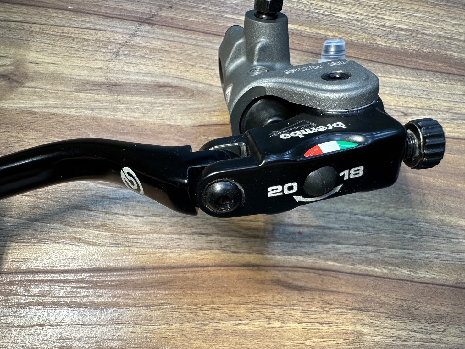 DIY本舖 BREMBO 15 RCS RCS15 右邊 短版 直推式上泵 總泵 直推主缸 總幫 全配 全配 | 蝦皮購物