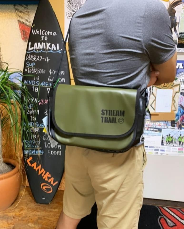 日本Stream Trail 戶外防水包~ Mussel 單肩休閒包 上班 出遊 通勤 騎車 逛街 商務 | 蝦皮購物