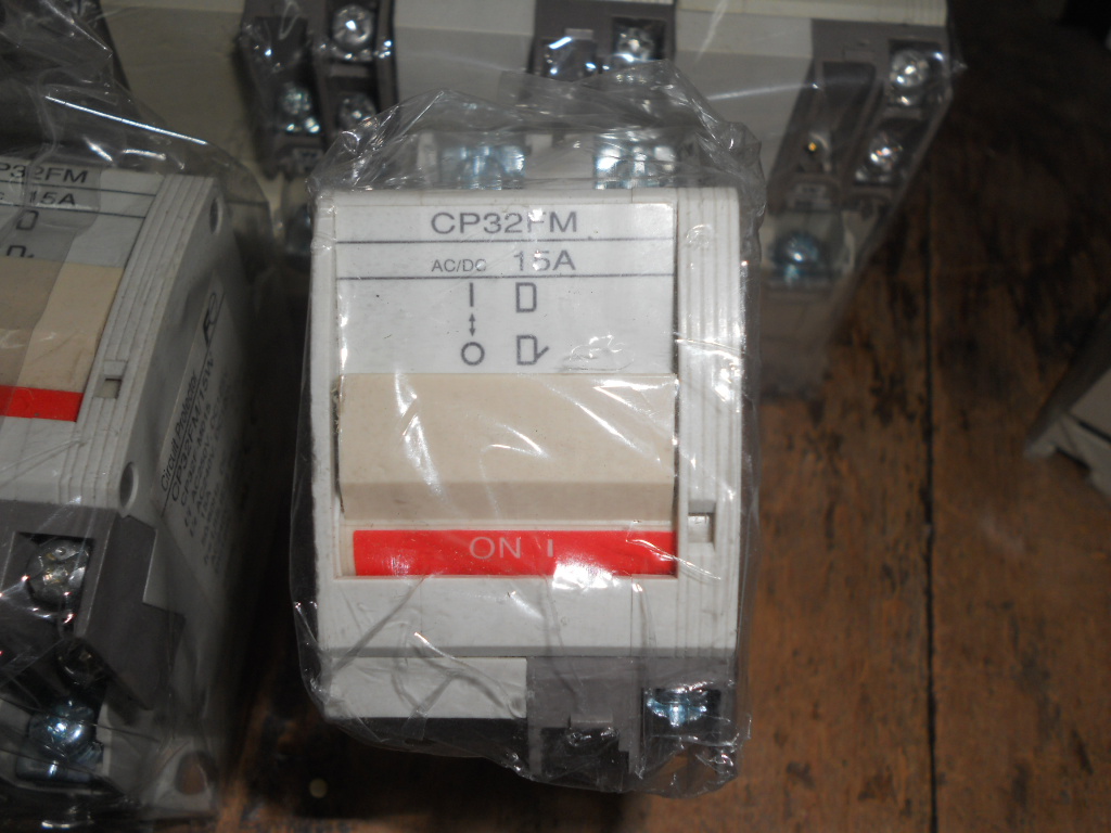 ~豐藝~日本 富士 迴路開關CP32FM CP32FS CP32FT 2P 0.5A-30A迴路保護器 附補助接點 控制 | 蝦皮購物