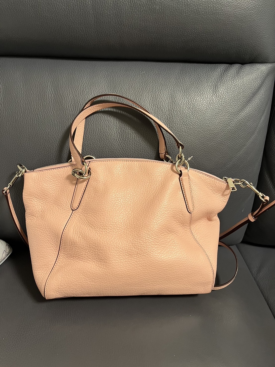 (全新) Coach 蔻馳 水餃包、肩背包、側背包 F26917 粉色 | 蝦皮購物