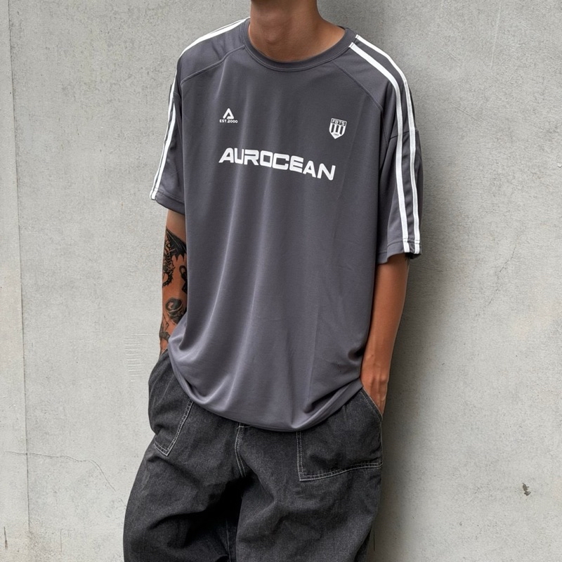 【BASIC】當日出貨｜韓國AUROCEAN 賽車風 透氣材質 世足風 短踢 復古 雙線 寬鬆 落肩 短袖上衣 | 蝦皮購物