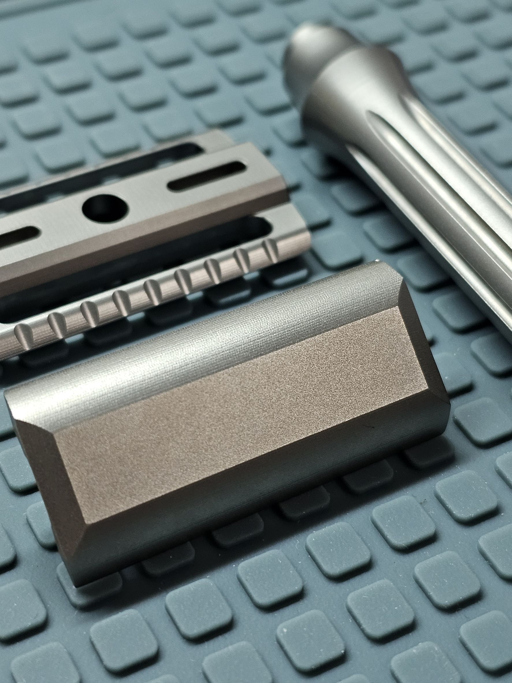 Blackland Blackbird Lite Titanium DE Safety Razor 鈦 刮鬍刀 | 蝦皮購物