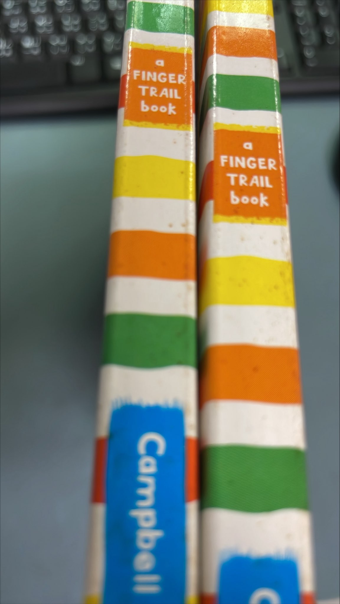 Follow the Finger Trails Stories 探索、觸摸故事學習書系列／翻翻書(外文書)／福利品 | 蝦皮購物