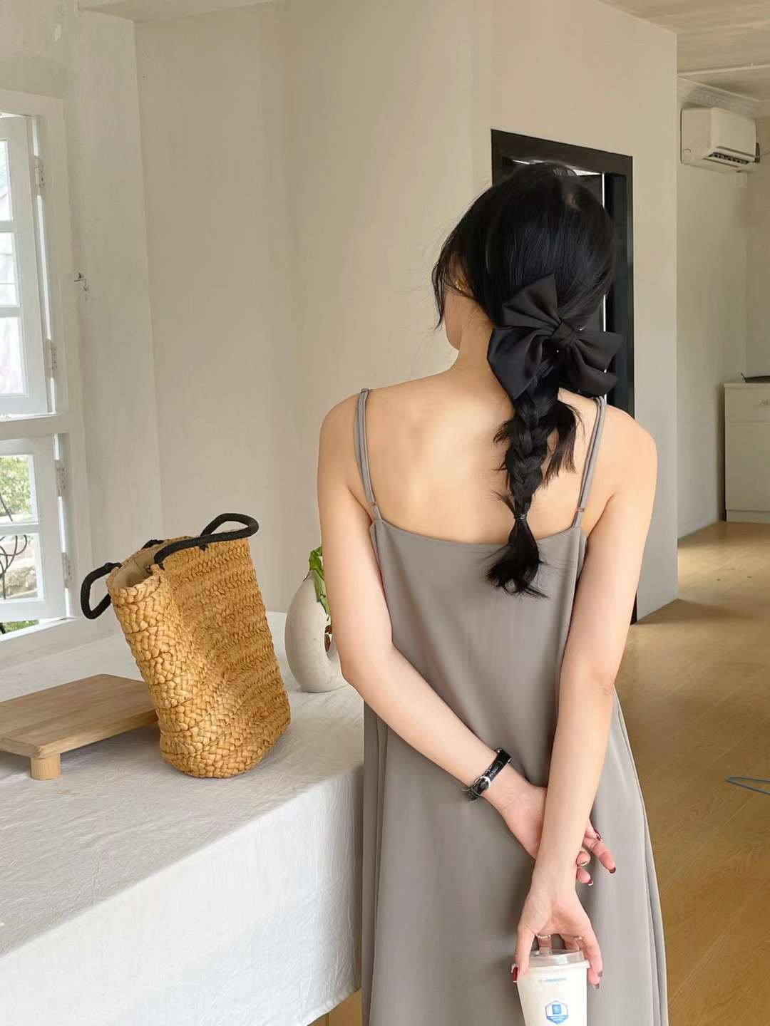 【SiBA Girl】 ISQ-8858 現貨 細肩帶滑料素面長洋 肩帶可調 基本款 長洋裝 素面長洋 吊帶 3D | 蝦皮購物