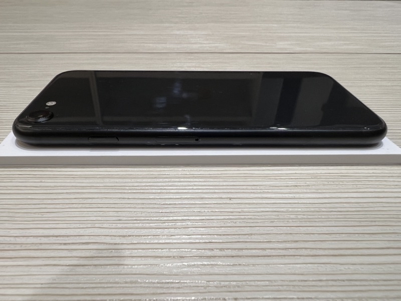 Apple iPhone SE2 64g｜原廠蘋果手機 二手機 備用機 軍用機 公務機 福利機 遊戲機 學生機 老人機 | 蝦皮購物