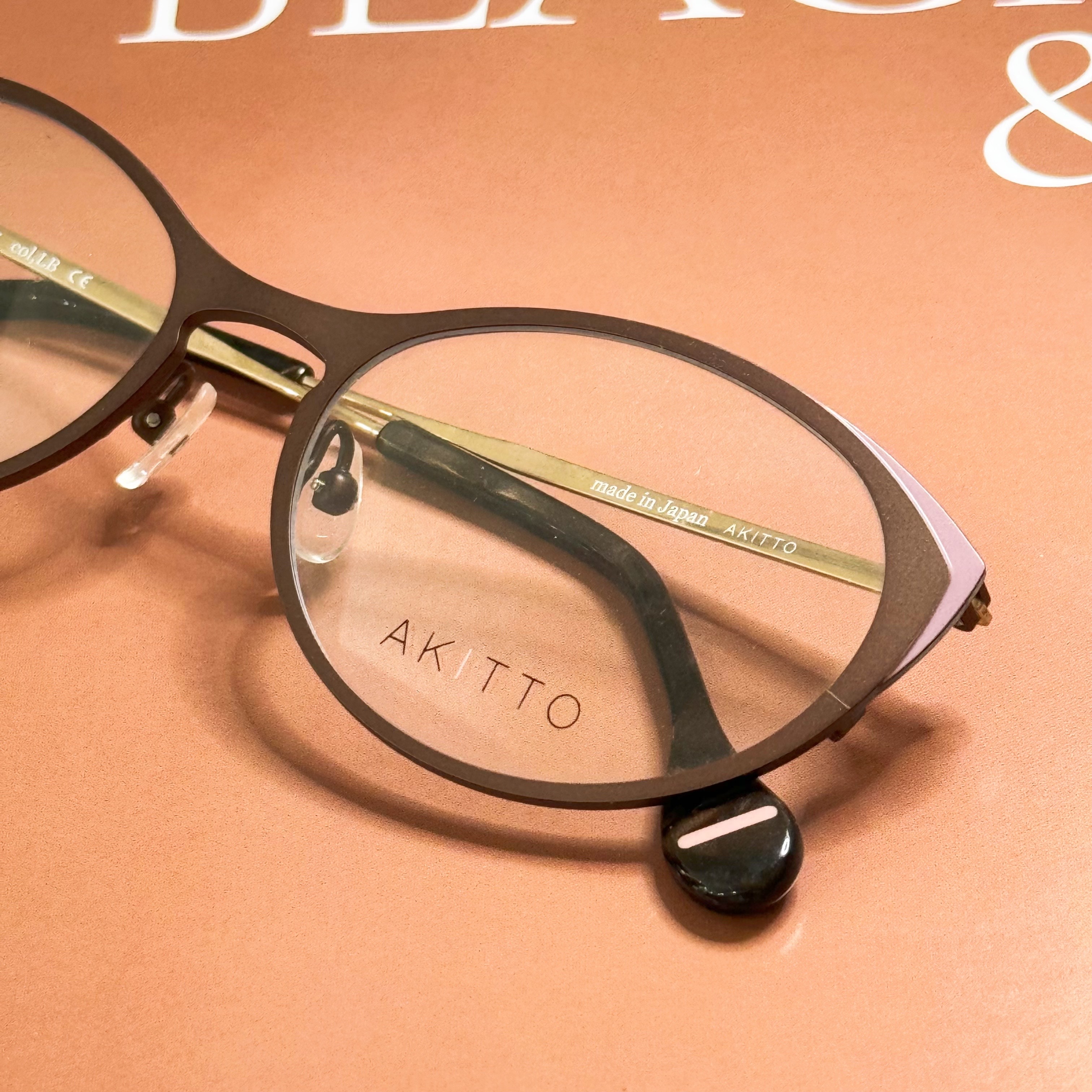 【AKITTO】 純鈦｜日本手工框｜川上明仁｜傳統七寶燒工藝｜日系女孩｜小臉女生｜靖江｜貓眼｜NEK【唯光眼鏡】 | 蝦皮購物