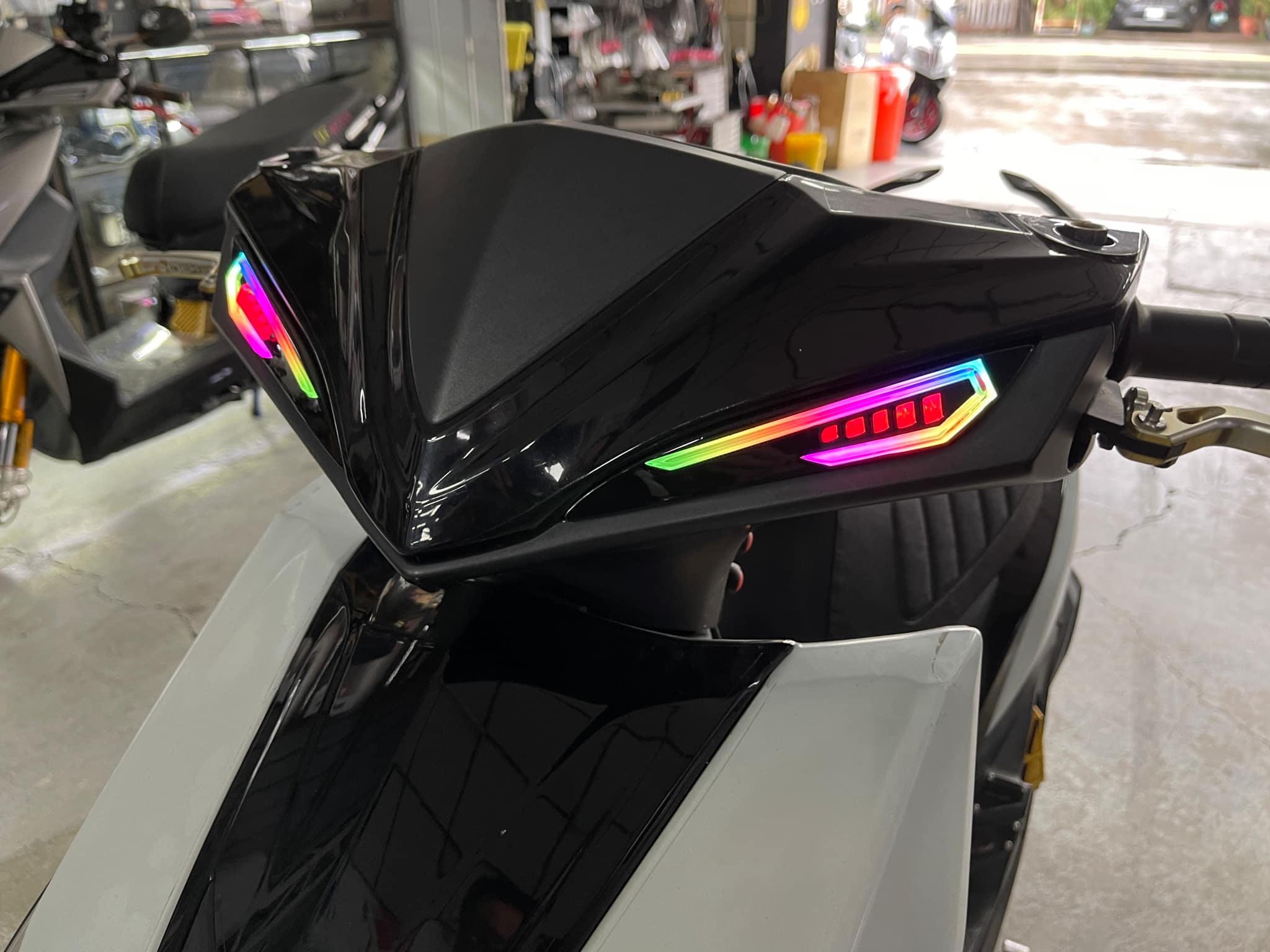 《億鋒》JET S SR SL SL+ RD1 日行燈 媚眼 七彩 幻彩 龍頭燈 方向燈 開機動畫 流水方向燈 驗車模式 | 蝦皮購物