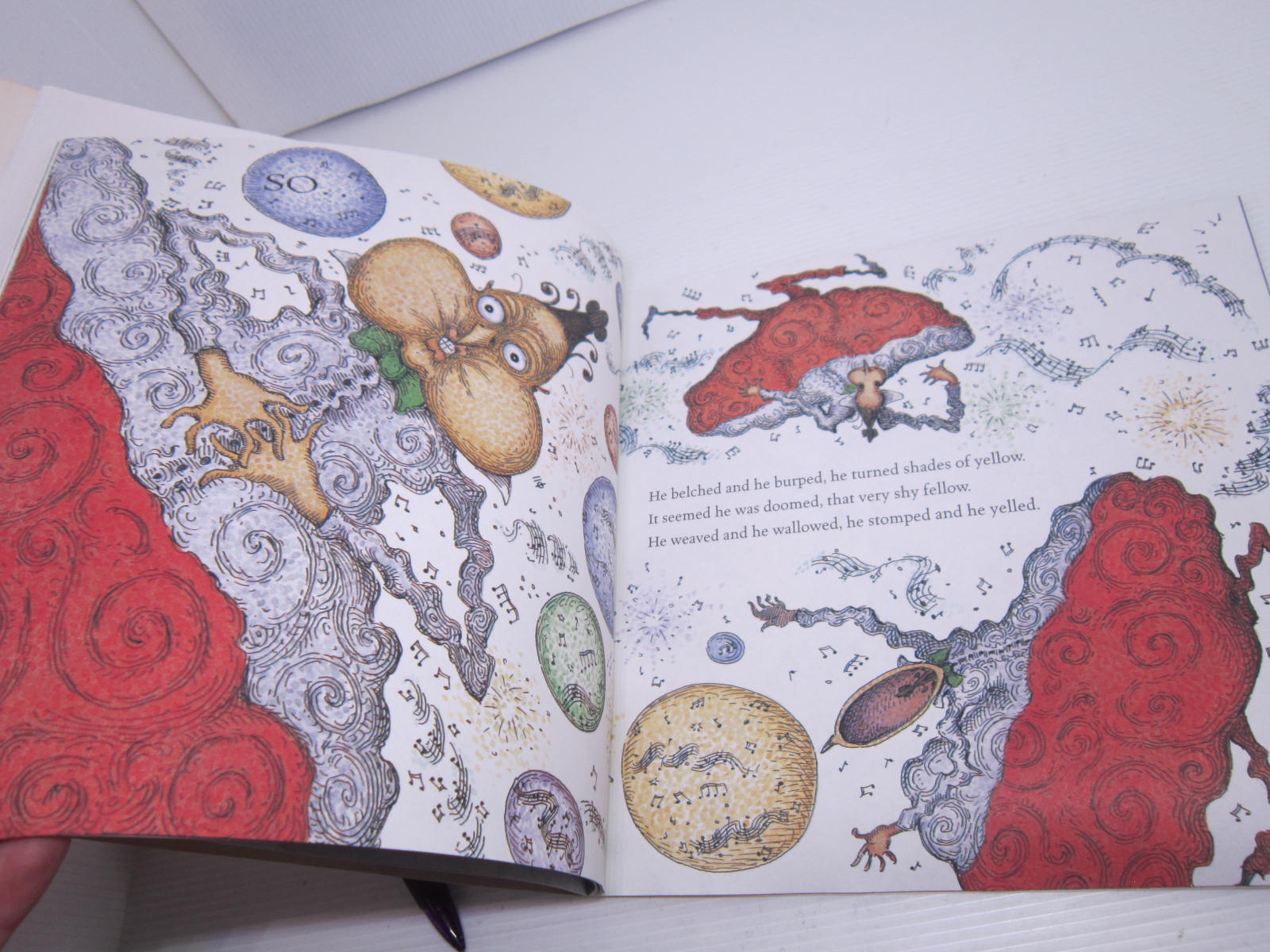 「二手書」Scholastic I Know a Shy Fellow Who Swallowed a Cello 英文 | 蝦皮購物