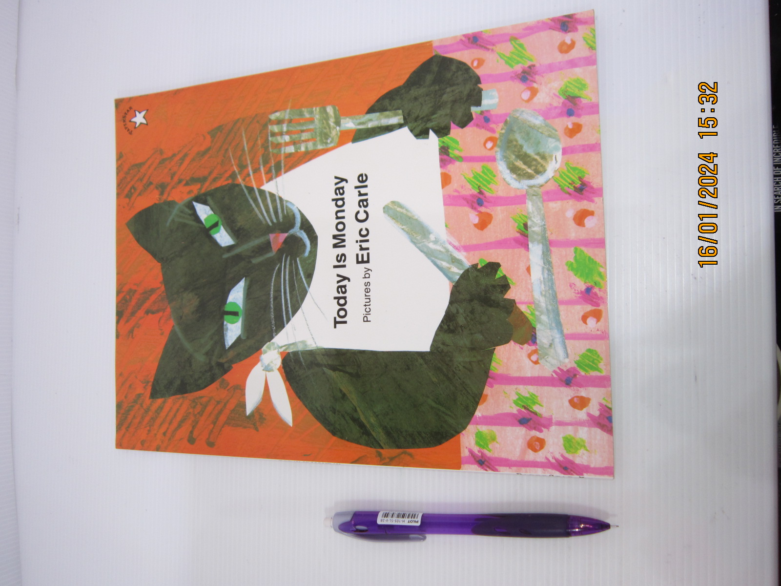 「二手書」Today is Monday Eric Carle 艾瑞卡爾 英文繪本 | 蝦皮購物